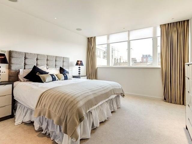 Apartment at Young Street, Greater London