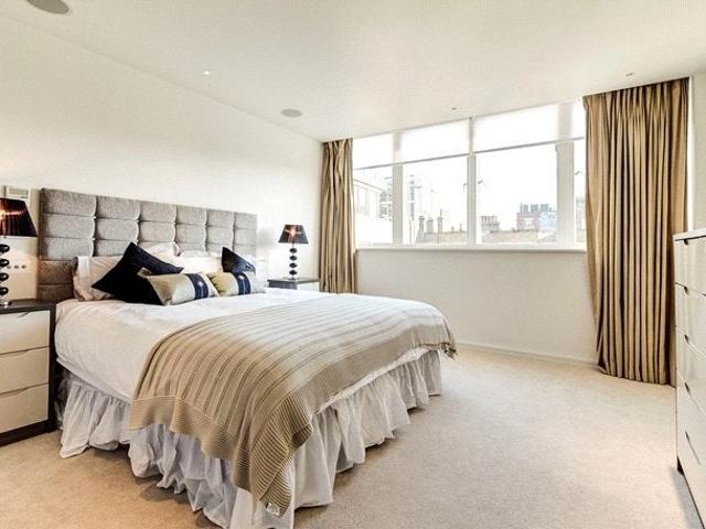 Apartment at Young Street, Greater London