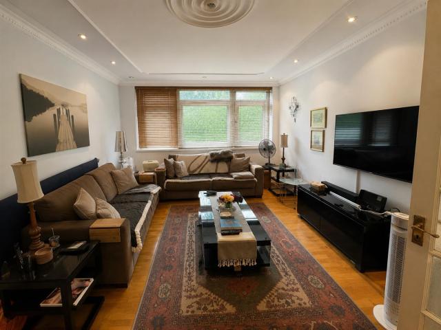 Apartment at York Terrace West, City of Westminster