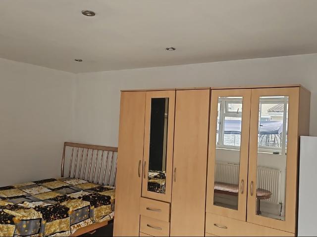 Apartment at York Avenue, Greater London