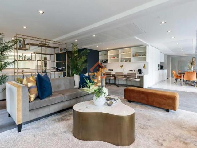 Apartment at Canada Square, London