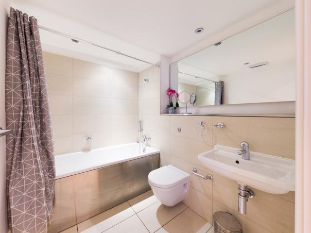 Apartment at Yabsley Street, Greater London