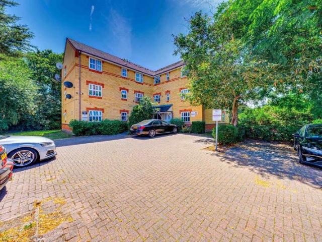Apartment at Yeoman Close, Greater London
