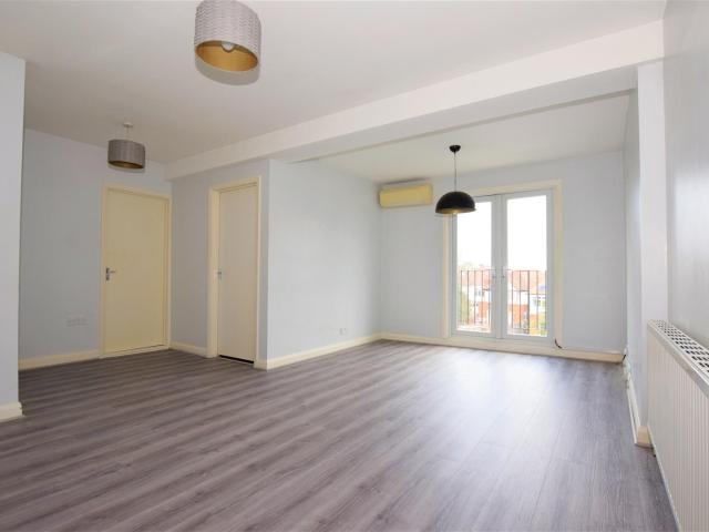 apartment Audley Road, Stonecutter House, NW4