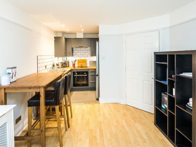 apartment for rent at 1 Cleveland Grove, London, E1 4XG, UK