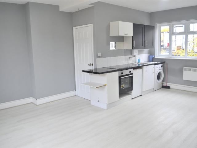 apartment for rent at Abbotsbury Road, Morden, SM4, UK