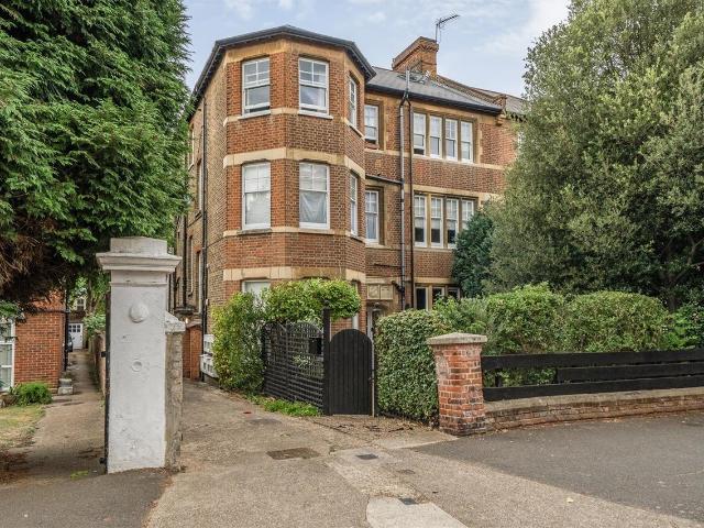 apartment for rent at Adelaide Road, Surbiton