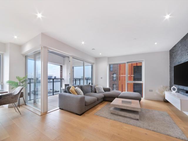 apartment for rent at apartment Ovex Close, London, E14