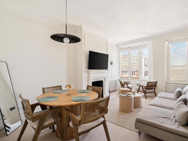 apartment for rent at apartment Argyll Mansions, Kings Road, London SW3