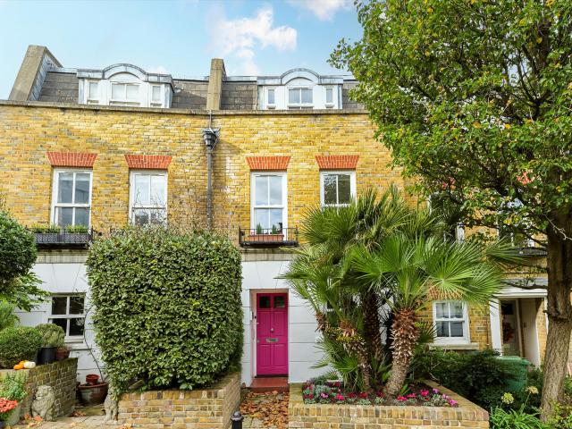 apartment for rent at apartment Byron Mews, London, NW3