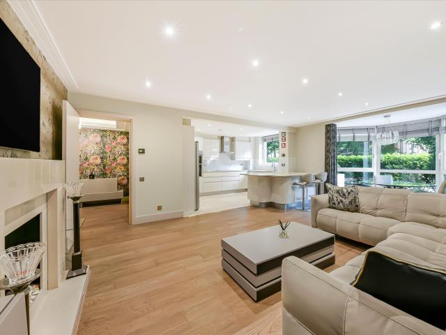 apartment for rent at apartment Balmoral Court, Queens Terrace, London, NW8