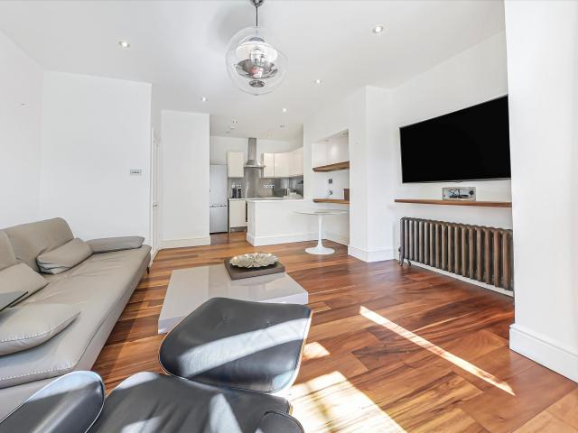apartment for rent at apartment Belsize Square, London, NW3