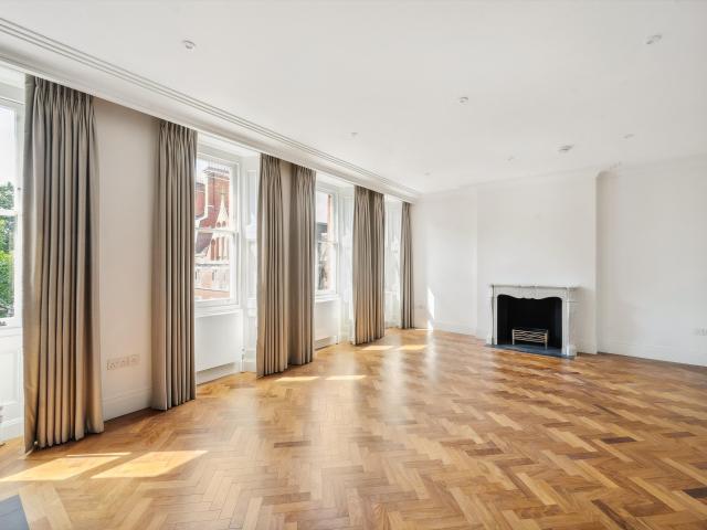 apartment for rent at apartment Cadogan Square, Knightsbridge, London, SW1X