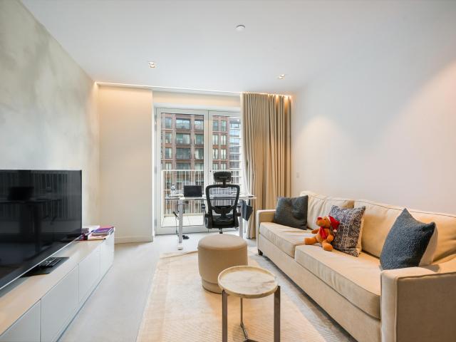 apartment for rent at apartment Capella Court, Lewis Cubitt Park, London, N1C