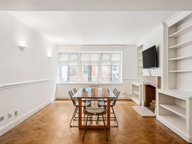 apartment for rent at apartment Cavendish Mews North, London W1W