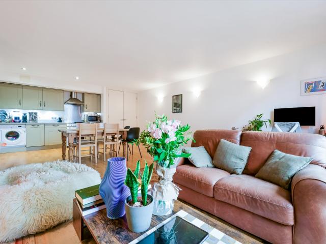 apartment for rent at apartment Chandlery House, Gowers Walk, London, E1