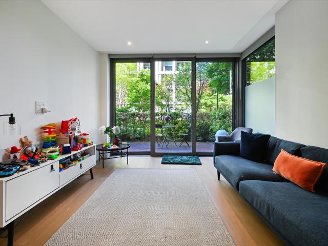 apartment for rent at apartment Chartwell House, Prince of Wales Drive, Battersea SW11