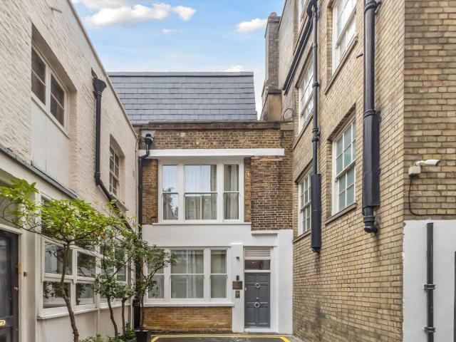 apartment for rent at apartment Clenston Mews, London, W1H