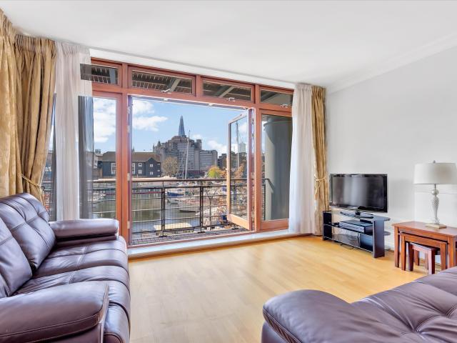 apartment for rent at apartment Cormorant Lodge, City Quay, London, E1W