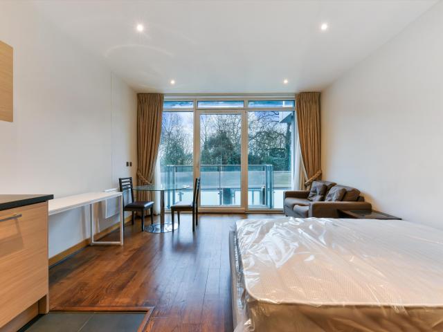 apartment for rent at apartment Eustace Bulding, Chelsea Bridge Wharf, Queenstown Road, Battersea SW11