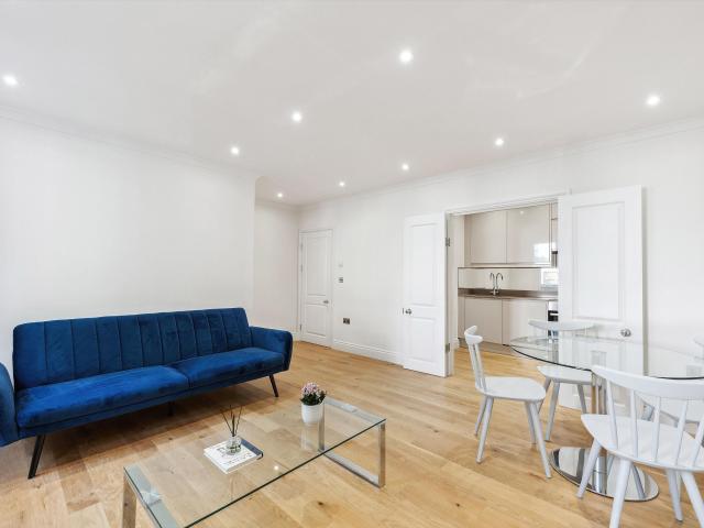 apartment for rent at apartment Ebury Street, Belgravia, London SW1W