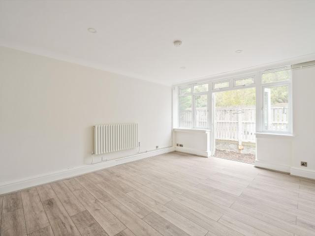 apartment for rent at apartment Gloucester Court, Swan Street, Southwark, London, SE1