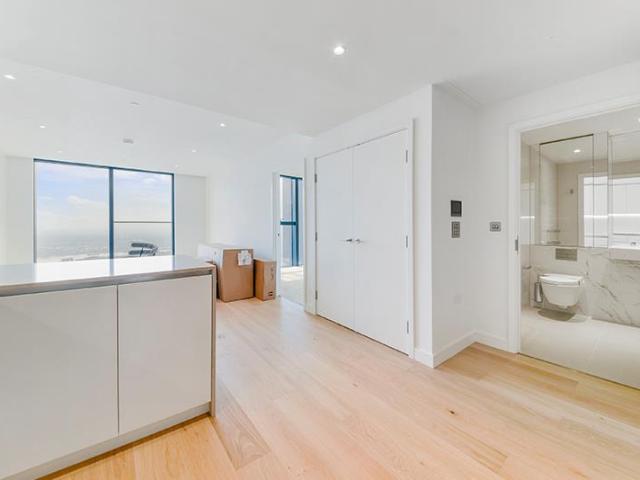 apartment for rent at apartment Hampton Tower, London, E14