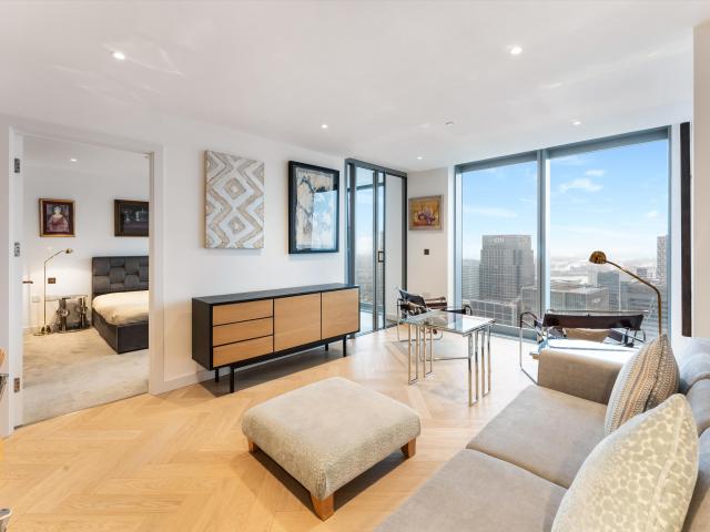 apartment for rent at apartment Landmark Pinnacle, Marsh Wall, London, E14