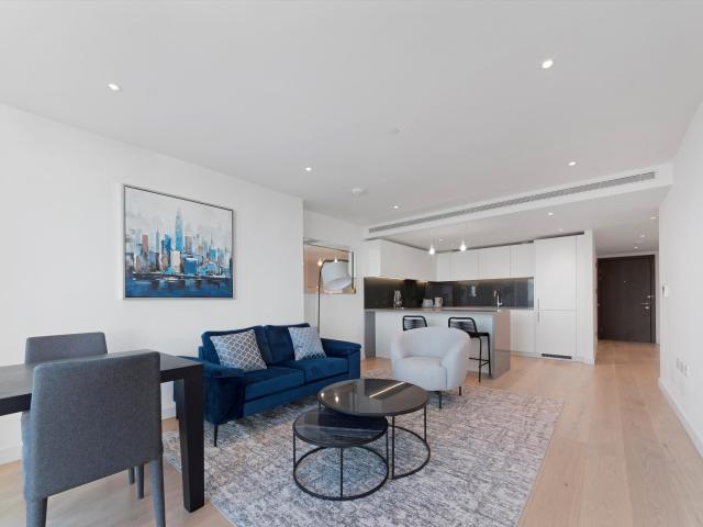 apartment for rent at apartment Landmark Pinnacle, Marsh Wall, London, E14