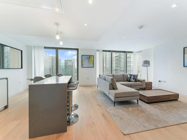 apartment for rent at apartment Landmark Pinnacle, Marsh Wall, London, E14