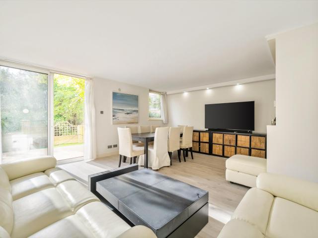 apartment for rent at apartment Leeward Court, Asher Way, London, E1W