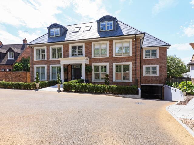 apartment for rent at apartment Leigh Court Close, Cobham KT11