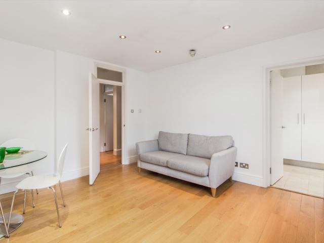 apartment for rent at apartment Linden Gardens, London, W2