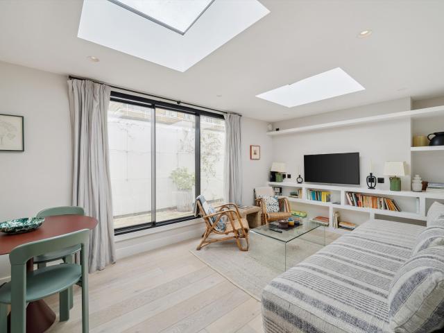apartment for rent at apartment London W8