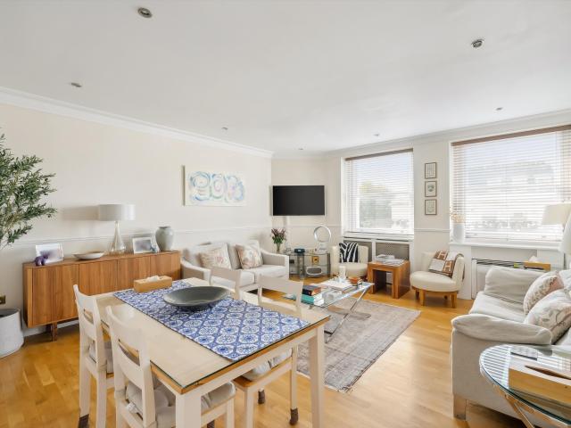 apartment for rent at apartment Queen's Gate, South Kensington, London, SW7