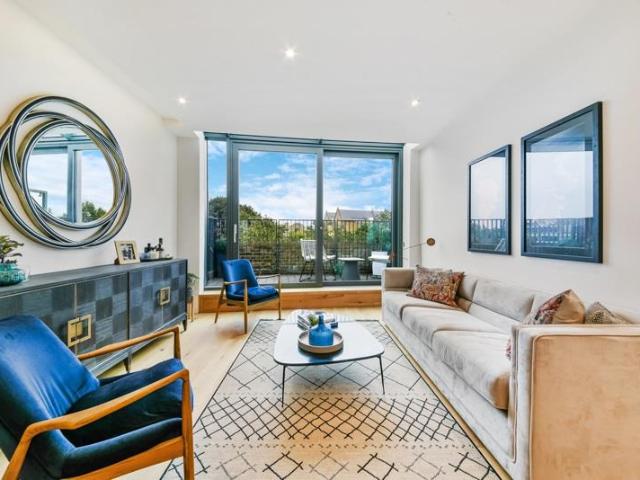 apartment for rent at apartment Red Lion Court, Reardon Path, Wapping, London, E1W