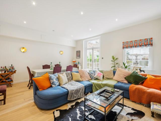 apartment for rent at apartment Redcliffe Square, London SW10