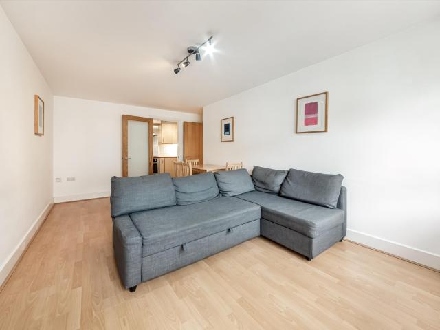 apartment for rent at apartment St. Davids Square, Westferry Road, Nr Canary Wharf, London, E14