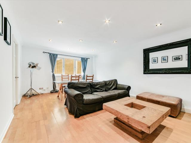 apartment for rent at apartment St. Gerards Close, London SW4