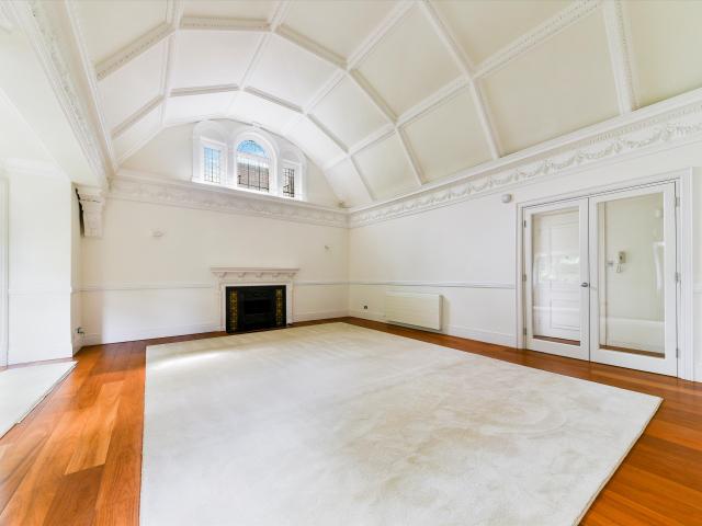 apartment for rent at apartment Strathray Gardens, London NW3