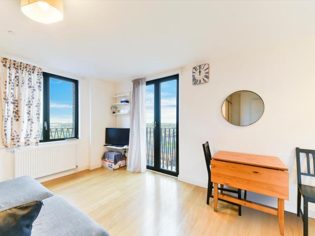 apartment for rent at apartment Saxon Court, York Way, London, N1C