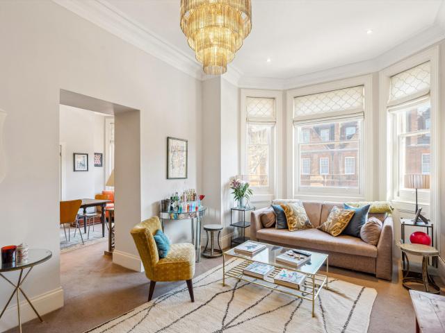 apartment for rent at apartment Sloane Gardens, London SW1W