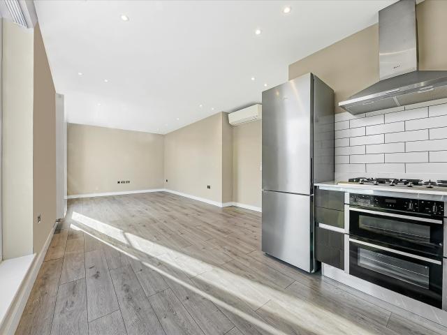 apartment for rent at apartment The Ridgeway, London, NW11