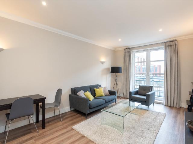 apartment for rent at apartment Worple Road, London SW19