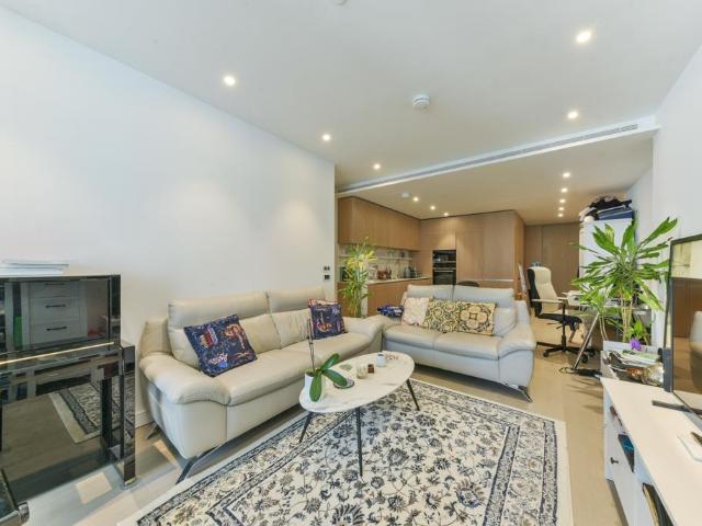 apartment for rent at apartment 10 Park Drive, London, Canary Wharf, E14