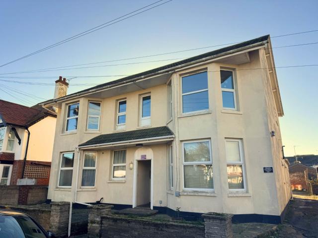 apartment for rent at Bassett Road, Bognor Regis