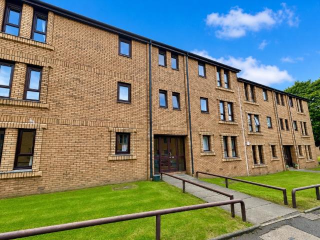 apartment for rent at Garriochmill Road, North Kelvinside, Glasgow, G20 6LT, England