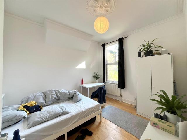 apartment for rent at Folkestone Road, London, Greater London E17 9SD, England