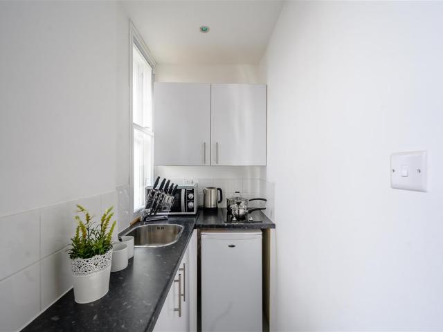 apartment for rent at Hill Street, Mayfair, City Of London W1J 5NA, England