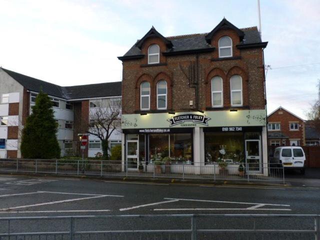 apartment for rent at Old Hall Road, Cheshire, M33